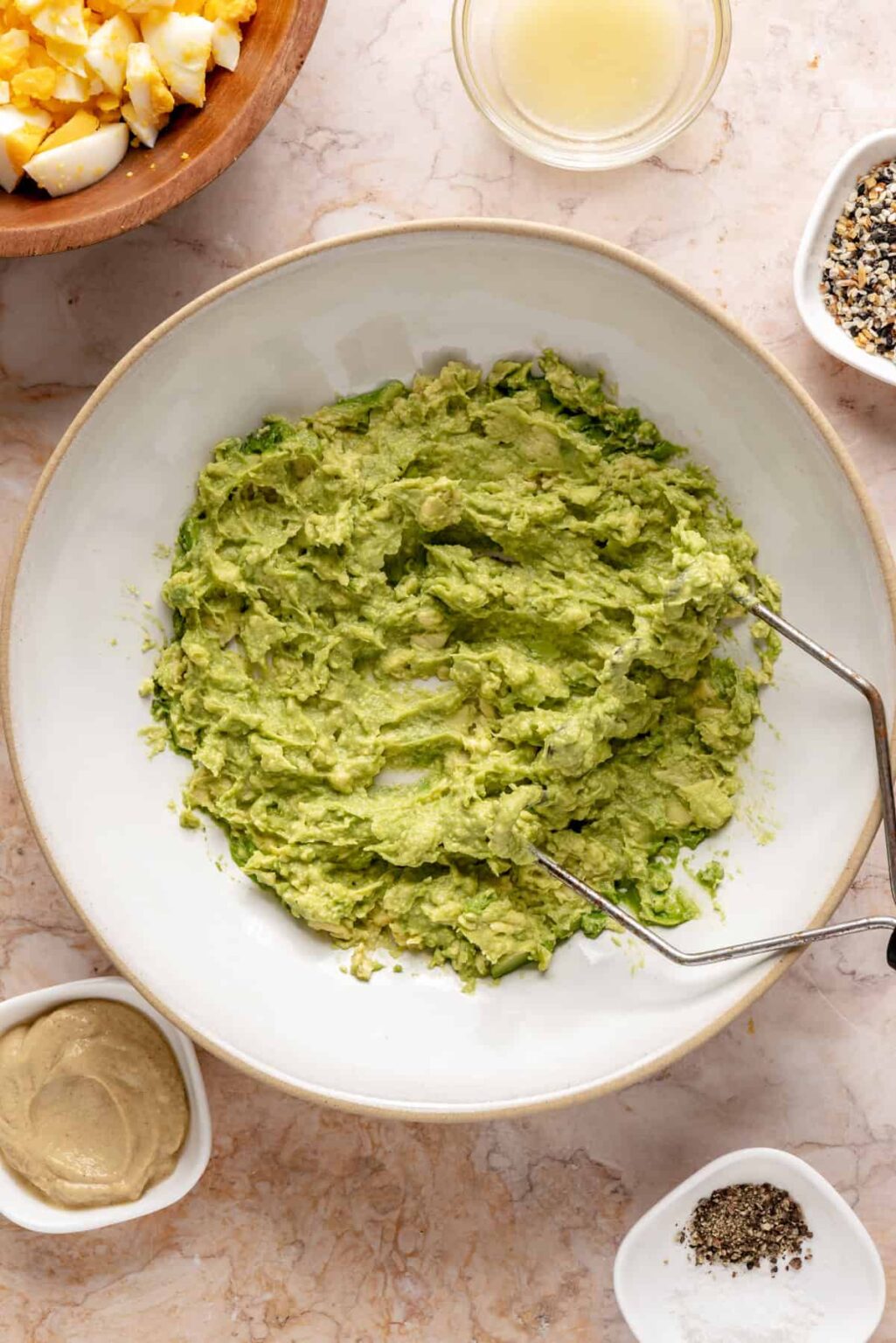 Avocado Egg Salad (No Mayo!) with Everything Bagel Seasoning - Rachael ...